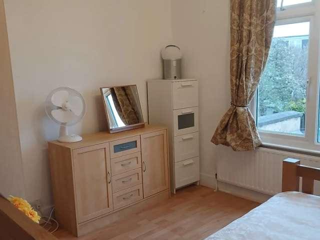 Room in shared apartment for rent in Eastbury, London