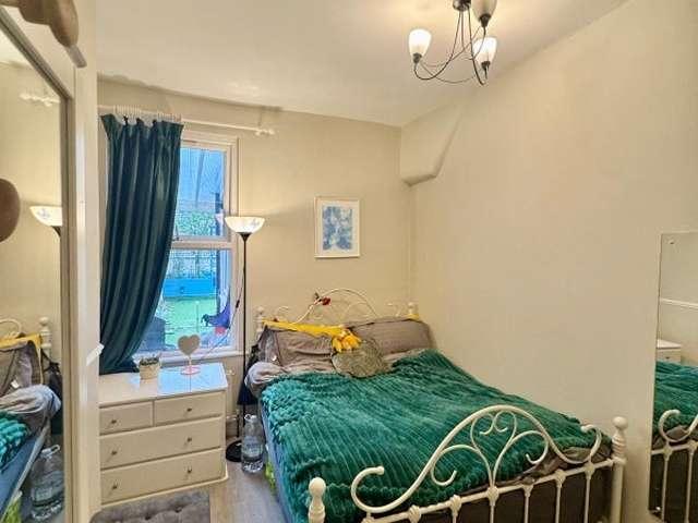 Room in shared apartment for rent in London