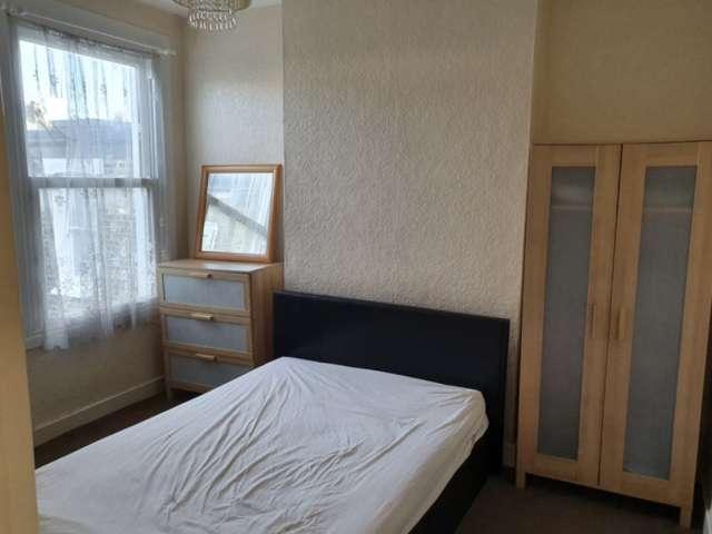 Room in shared apartment for rent in London