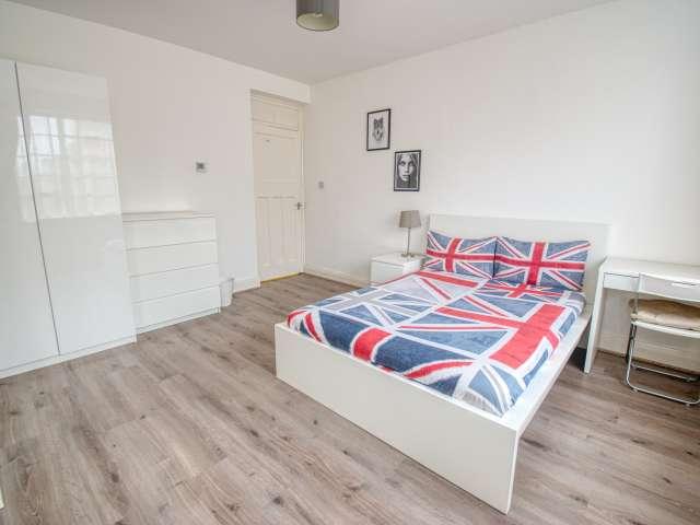 Room in shared flat for rent in London