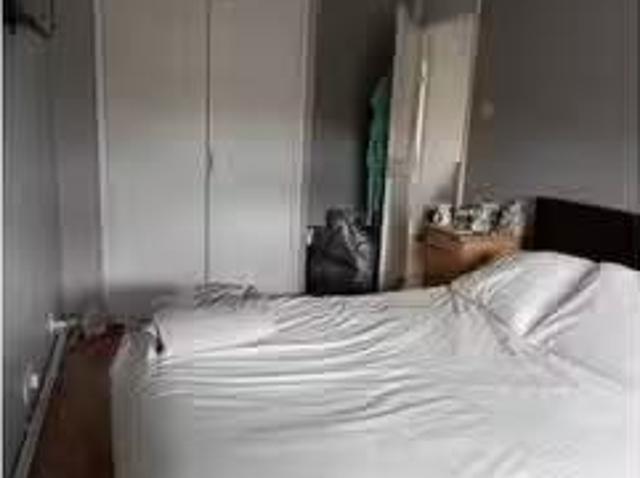 Room in shared apartment for rent in Wick, London