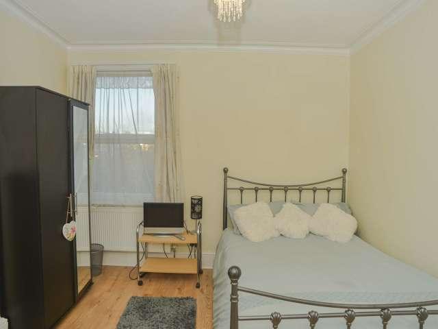 Room in shared apartment for rent, London 3 bedrooms