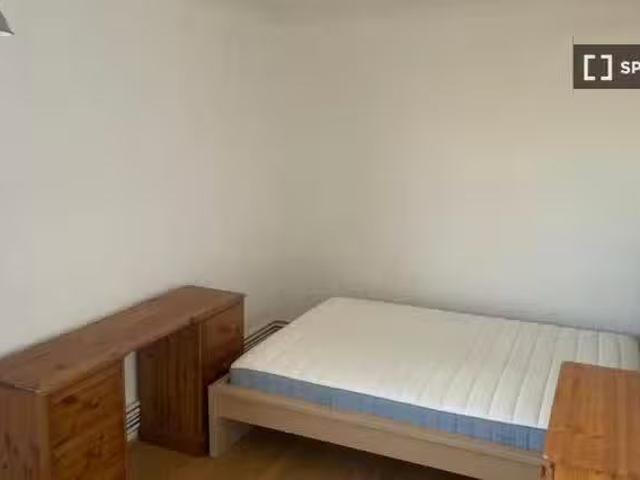 Room in shared apartment in London
