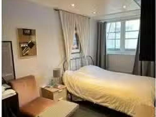 Room in shared apartment in London