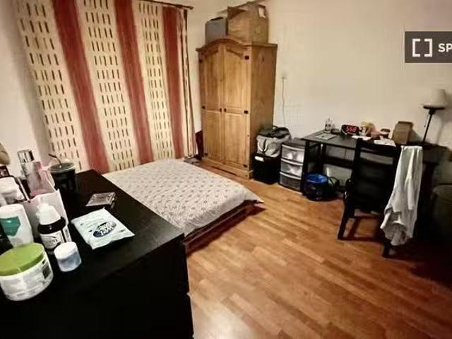 Room in shared apartment in London