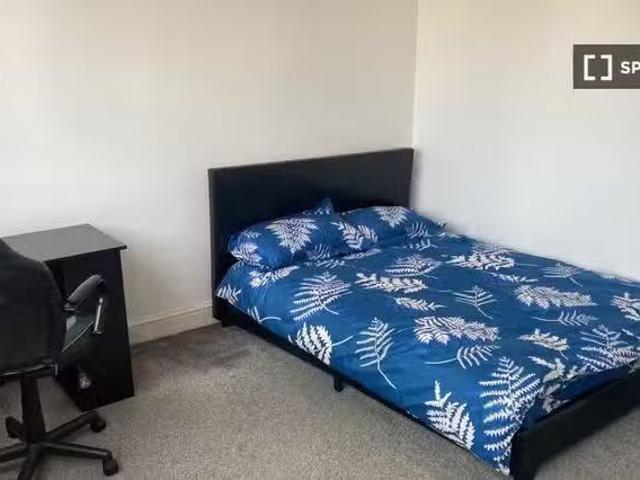 Room in shared apartment in London