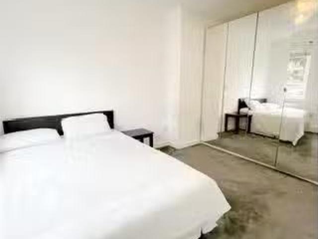 Room in shared apartment in London