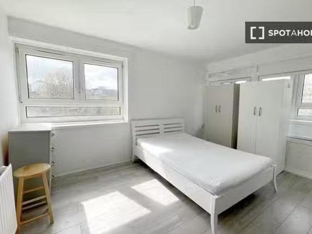 Room in shared apartment in London