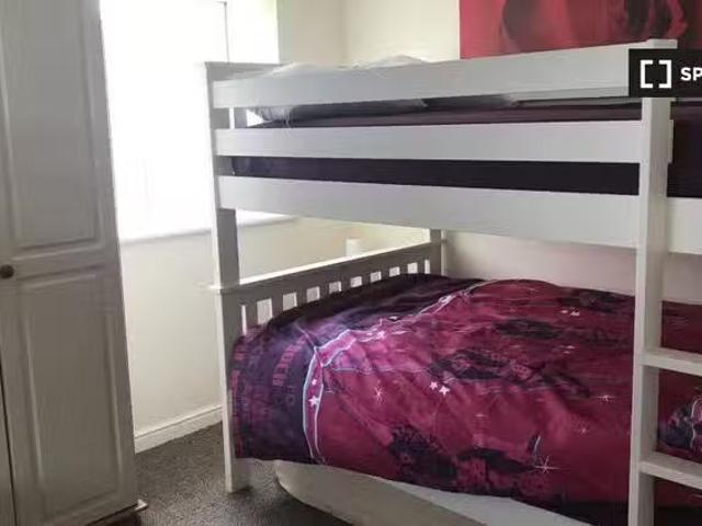 Room in shared apartment in Nottingham