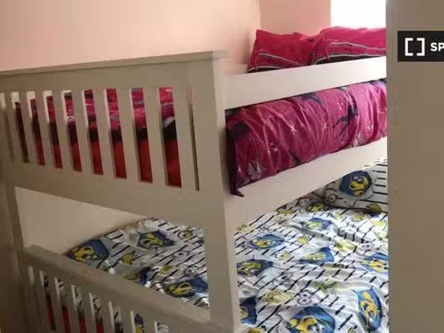 Room in shared apartment in Nottingham