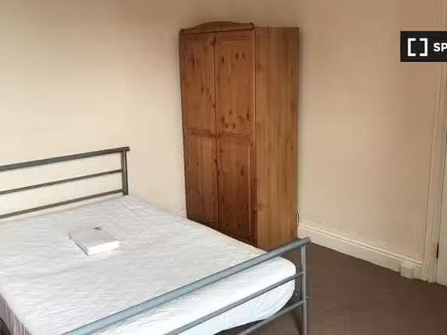 Room in shared apartment in Nottingham