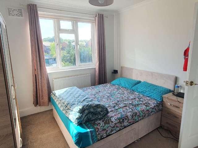 Room in shared apartment in Uxbridge
