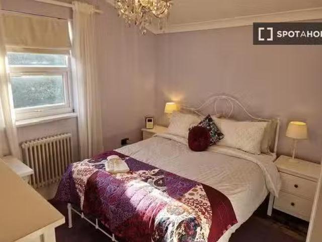 Room in shared flat for rent Grove Green, London