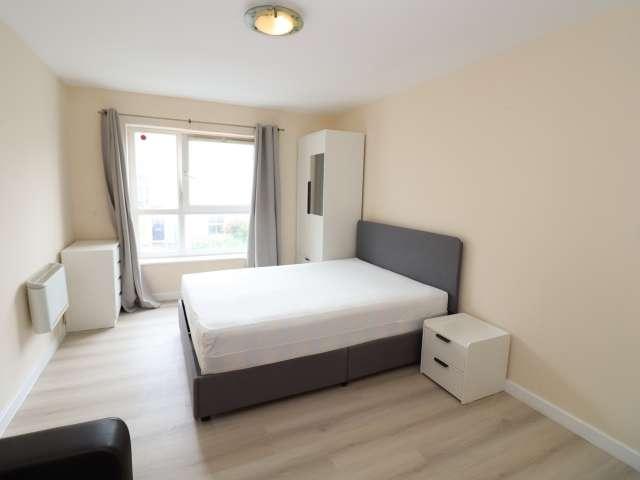 Room in shared flat for rent in Millwall, London