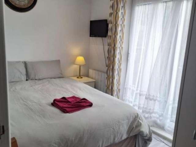 Room in shared flat for rent in Northolt, London