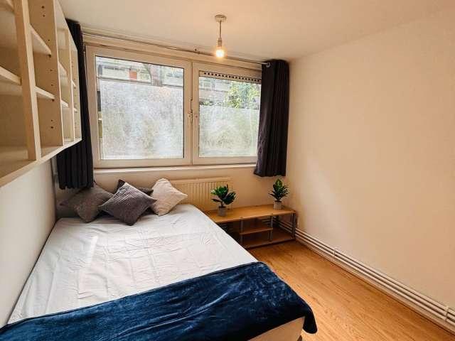 Room in shared flat for rent in Caledonian, London
