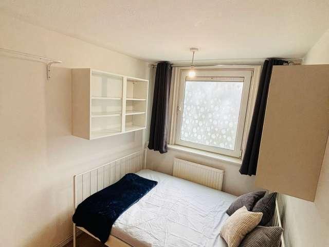 Room in shared flat for rent in Caledonian, London