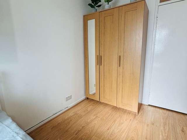 Room in shared flat for rent in Caledonian, London