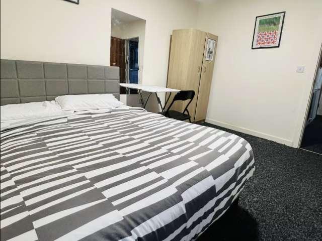 Room in shared flat for rent in Creekmouth, London