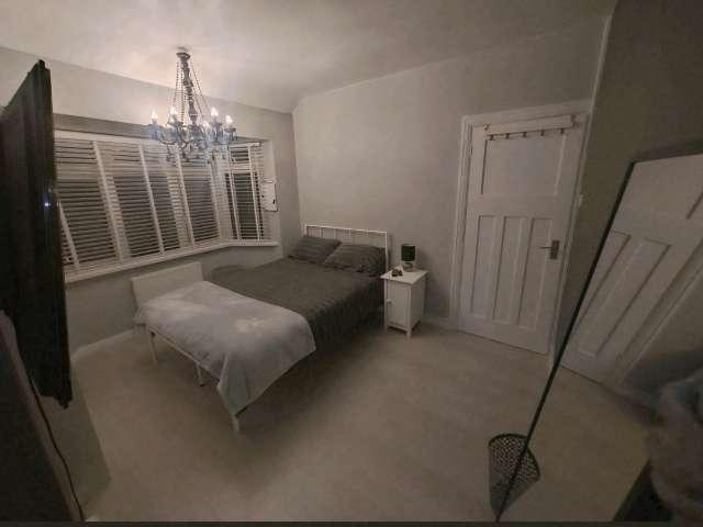 Room in shared flat for rent in Greenford, London