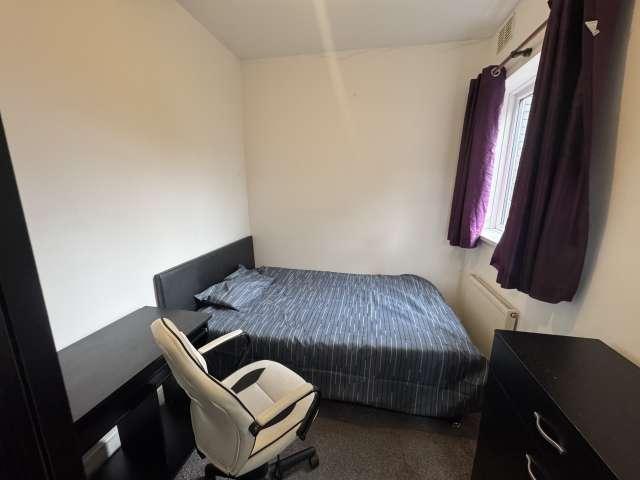 Room in shared flat for rent in London