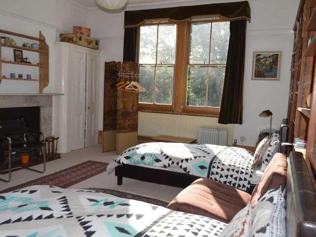 Room in shared flat for rent in London