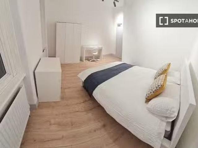 Room in shared flat for rent in London
