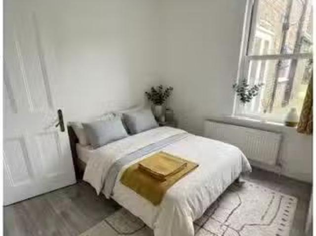 Room in shared flat for rent in Queenstown, London