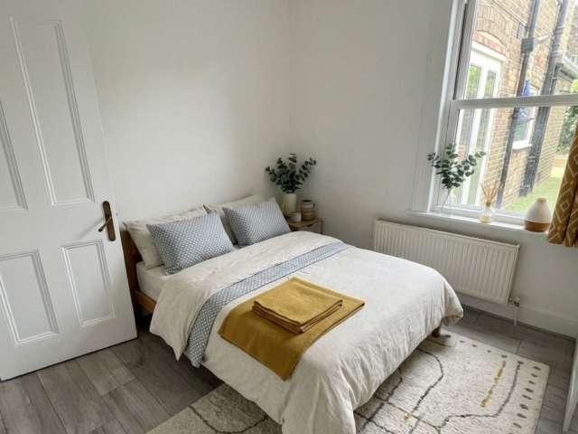 Room in shared flat for rent in Queenstown, London