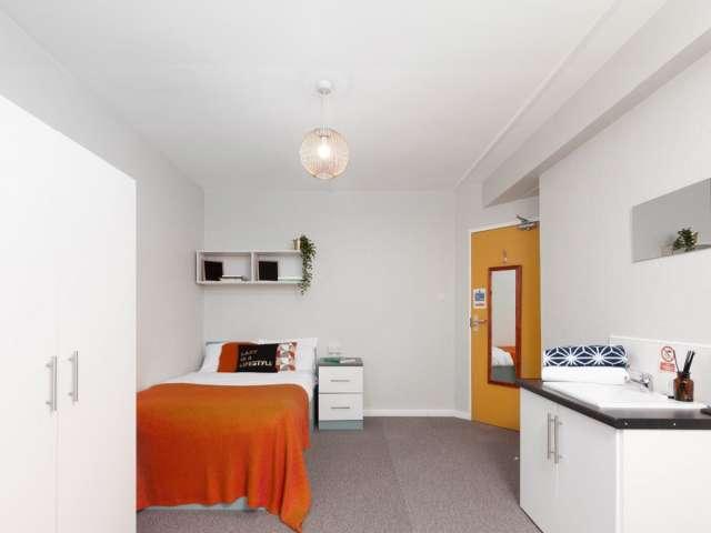 Room in shared flat for rent in Saint James's, London