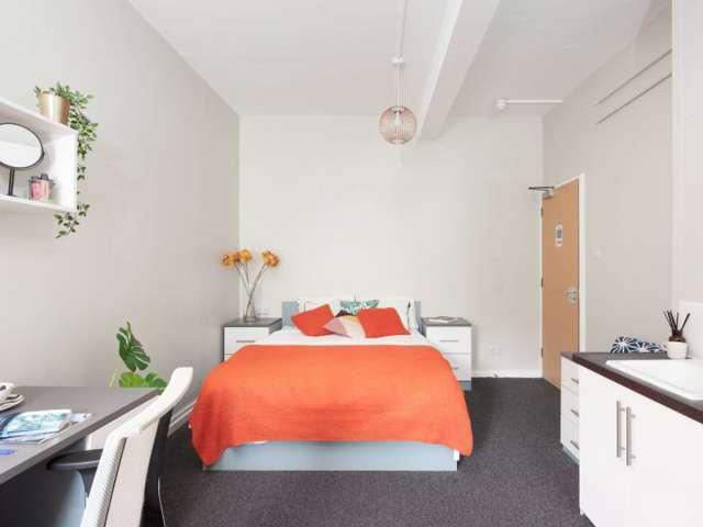 Room in shared flat for rent in Saint James's, London