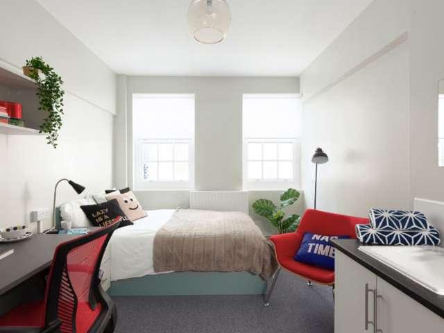 Room in shared flat for rent in Saint James's, London