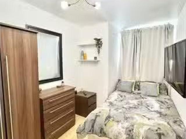 Room in shared flat, West Putney, London
