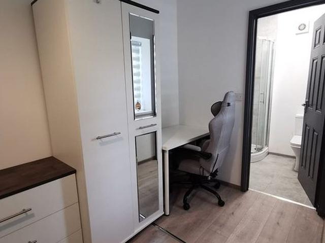 Room in Sheffield