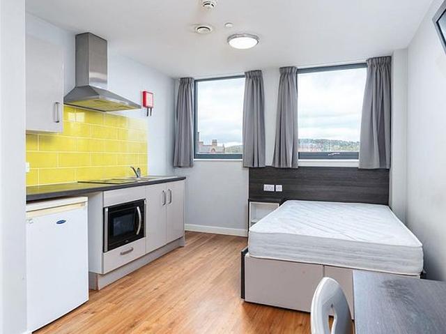 Room in Sheffield