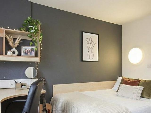 Room in Sheffield