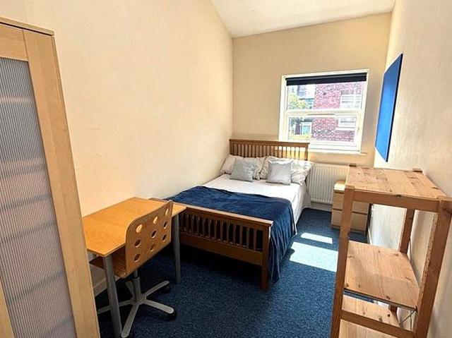 Room in Sheffield