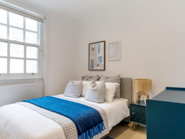 room in Shepherd's Bush
