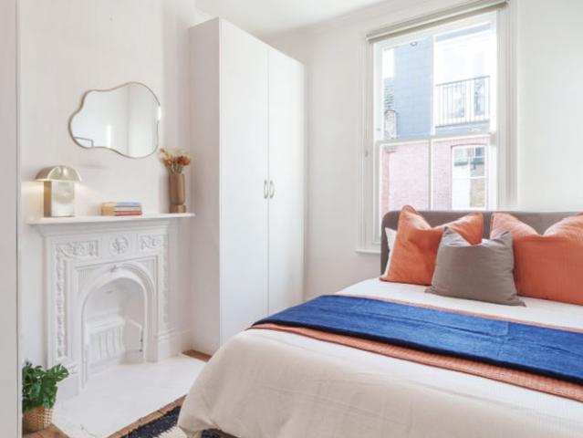 room in Shepherd's Bush
