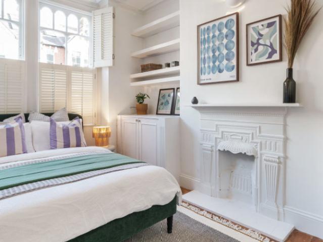 room in Shepherd's Bush