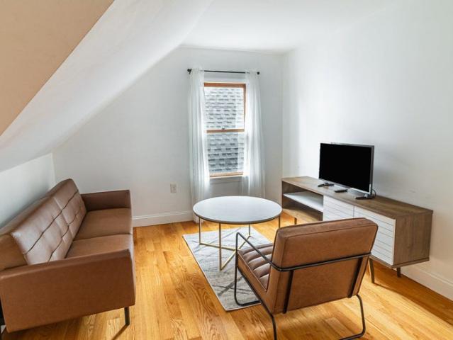 Room in Somerville on a flexible lease