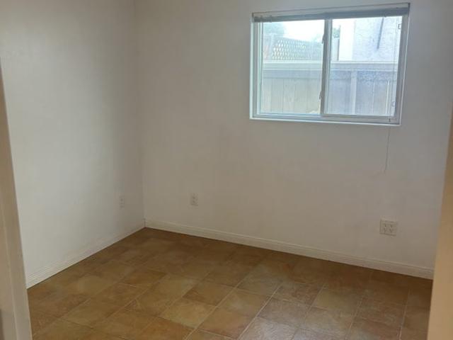 Room in south o, 2 blocks from the beach $1340/mo
