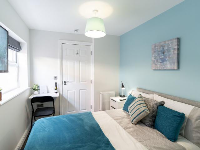 room in South View Avenue, Caversham