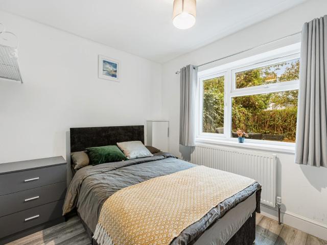 room in The Crescent, Acton, W3