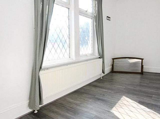 Room in Thornton Heath