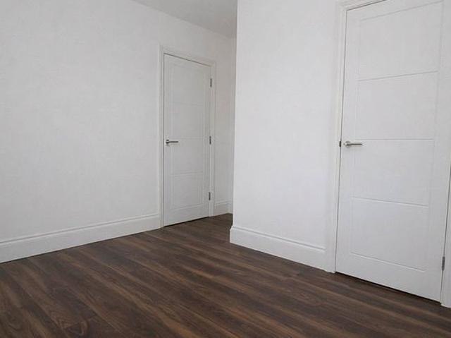 Room in Thornton Heath