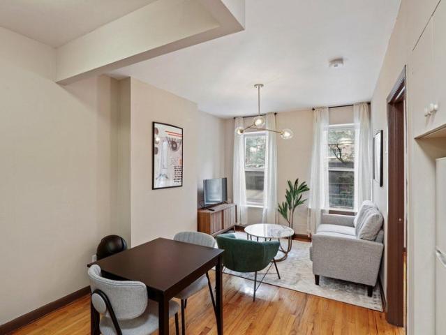 Room in Upper East Side on a flexible lease