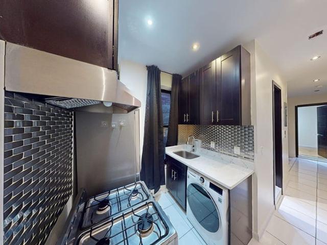 Room in Upper West Side on a flexible lease