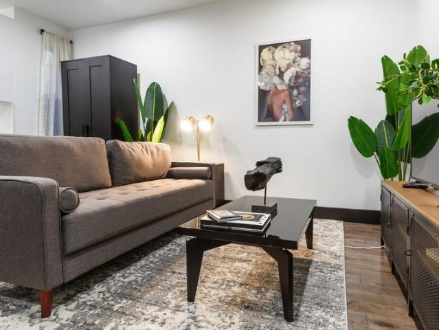 Room in Upper West Side on a flexible lease