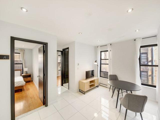 Room in Upper West Side on a flexible lease